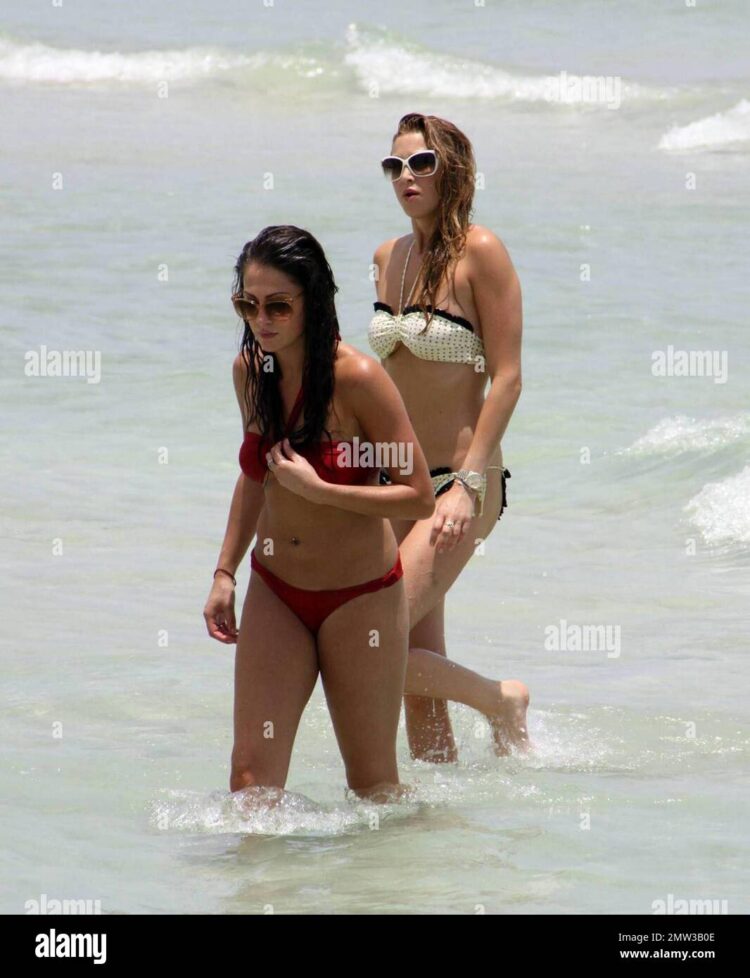 10 Hot Sexy Roxy Olin Bikini Pics