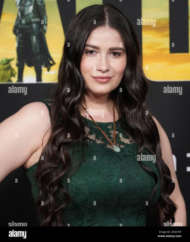 5 Hot Sexy Rozi Baker Bikini Pics