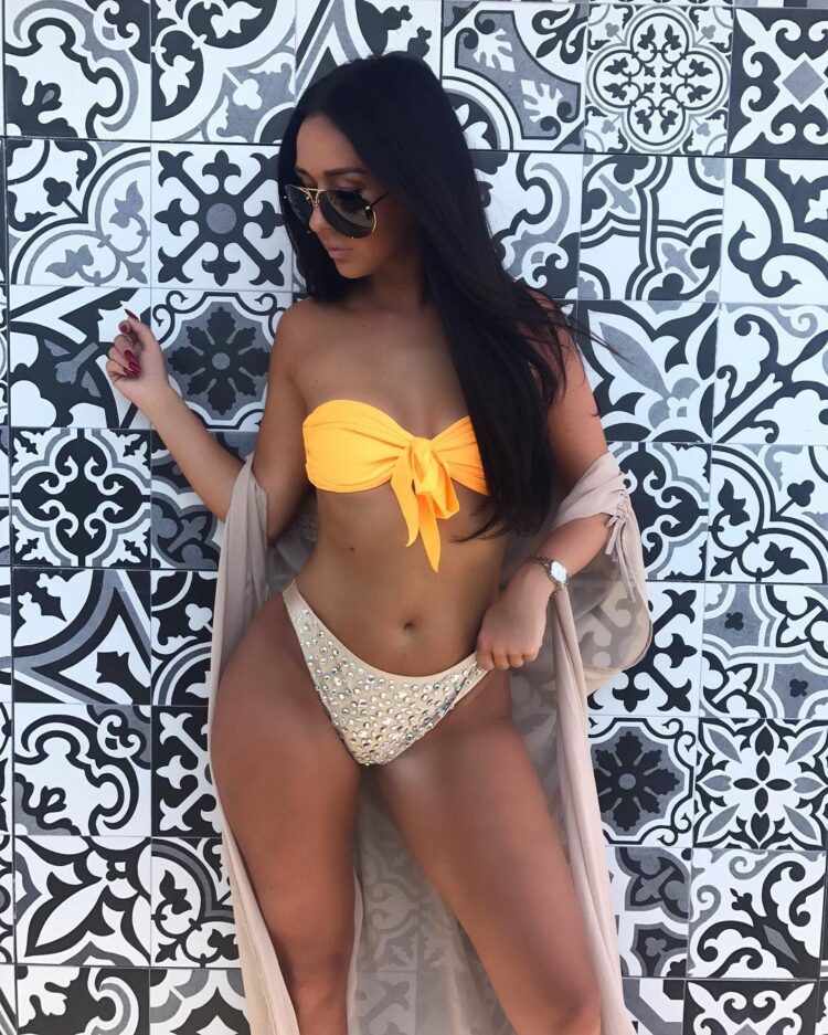 10 Hot Sexy Ruby Fairs Bikini Pics