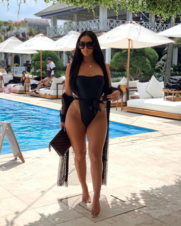 10 Hot Sexy Ruby Fairs Bikini Pics