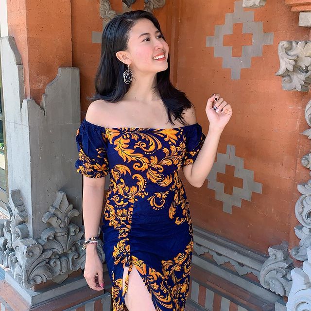 5 Hot Sexy Rusmina Dewi Bikini Pics