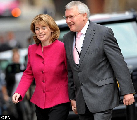 7 Hot Sexy Ruth Kelly Bikini Pics