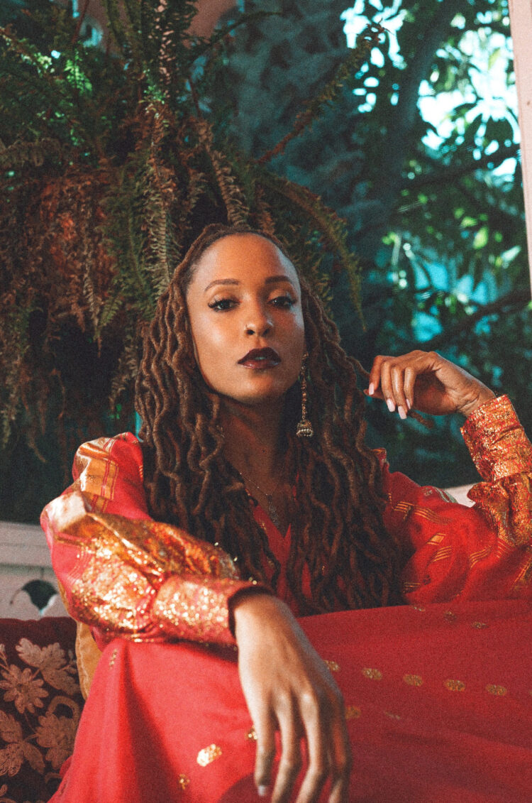 5 Hot Sexy Sa-Roc Bikini Pics