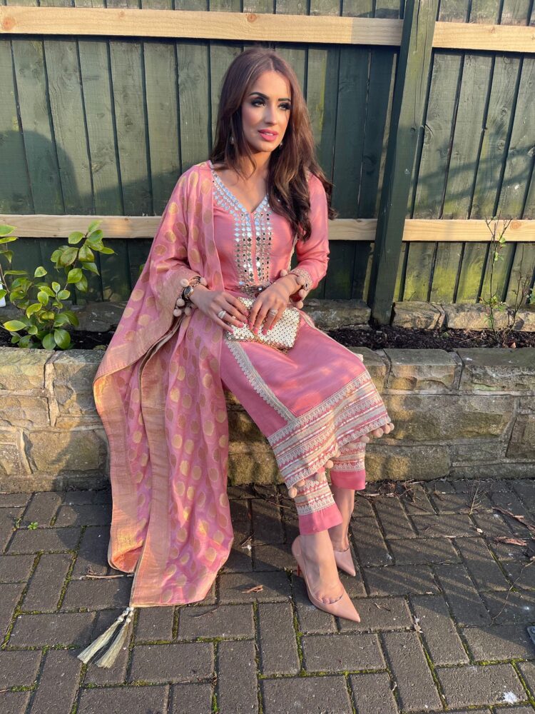 6 Hot Sexy Saadia Aleemah Bikini Pics