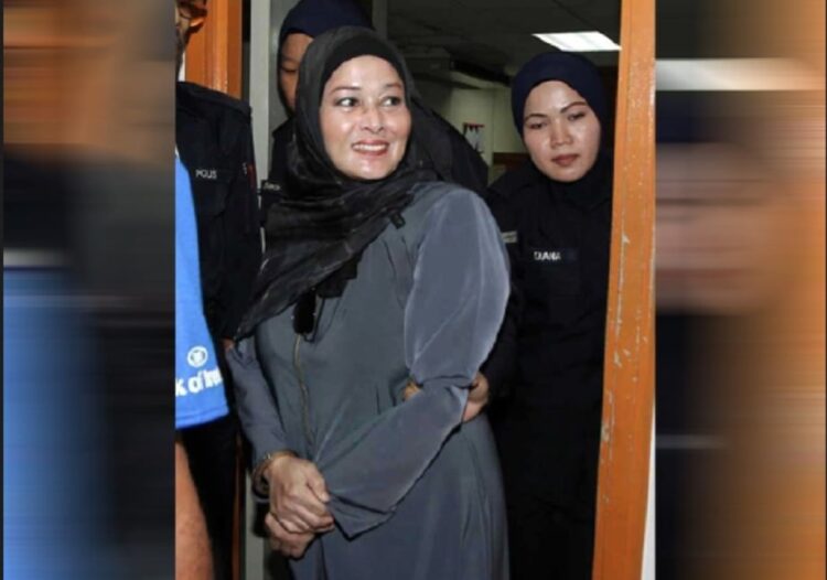 10 Hot Sexy Salina lydiawati Zaimon Bikini Pics