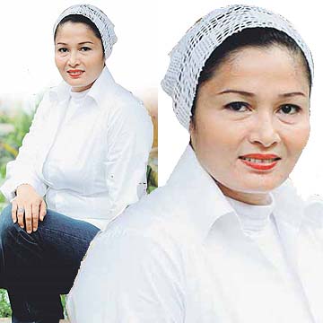 10 Hot Sexy Salina lydiawati Zaimon Bikini Pics