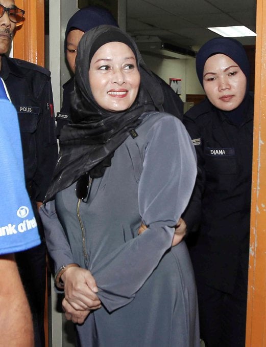 10 Hot Sexy Salina lydiawati Zaimon Bikini Pics