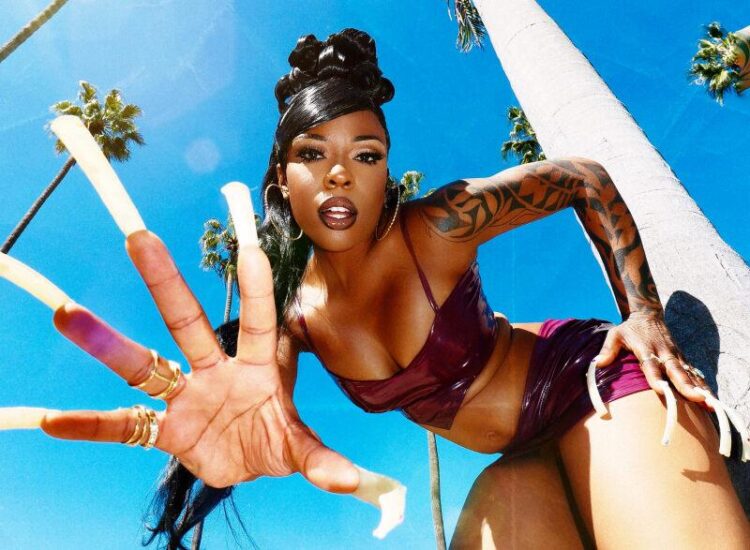 5 Hot Sexy Sam Aberman Bikini Pics