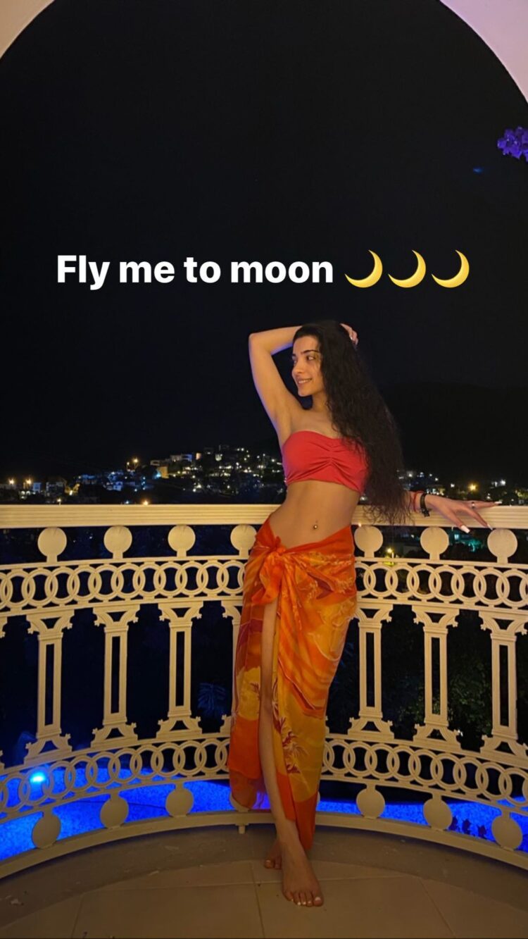 6 Hot Sexy Samra Rahimli Bikini Pics