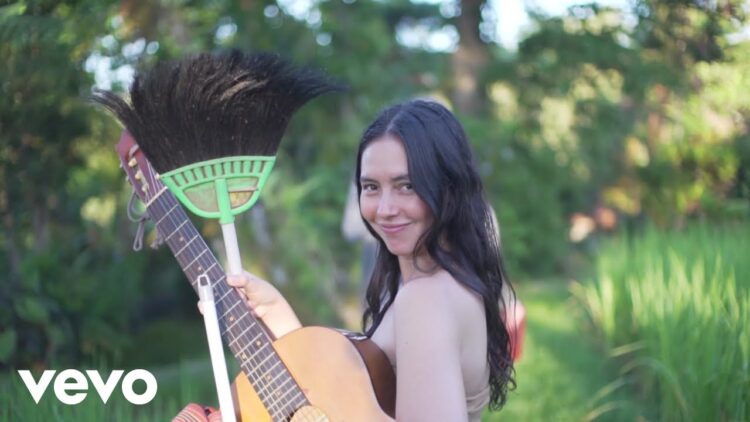 10 Hot Sexy Sandrayati Fay Bikini Pics