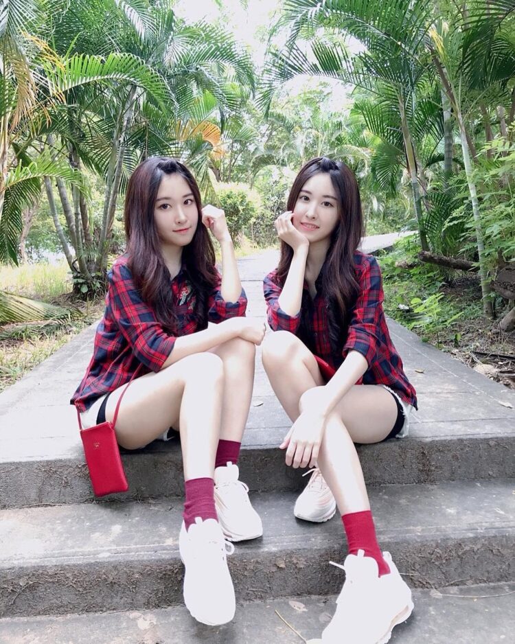 8 Hot Sexy Sandy Sandy&Mandy Bikini Pics