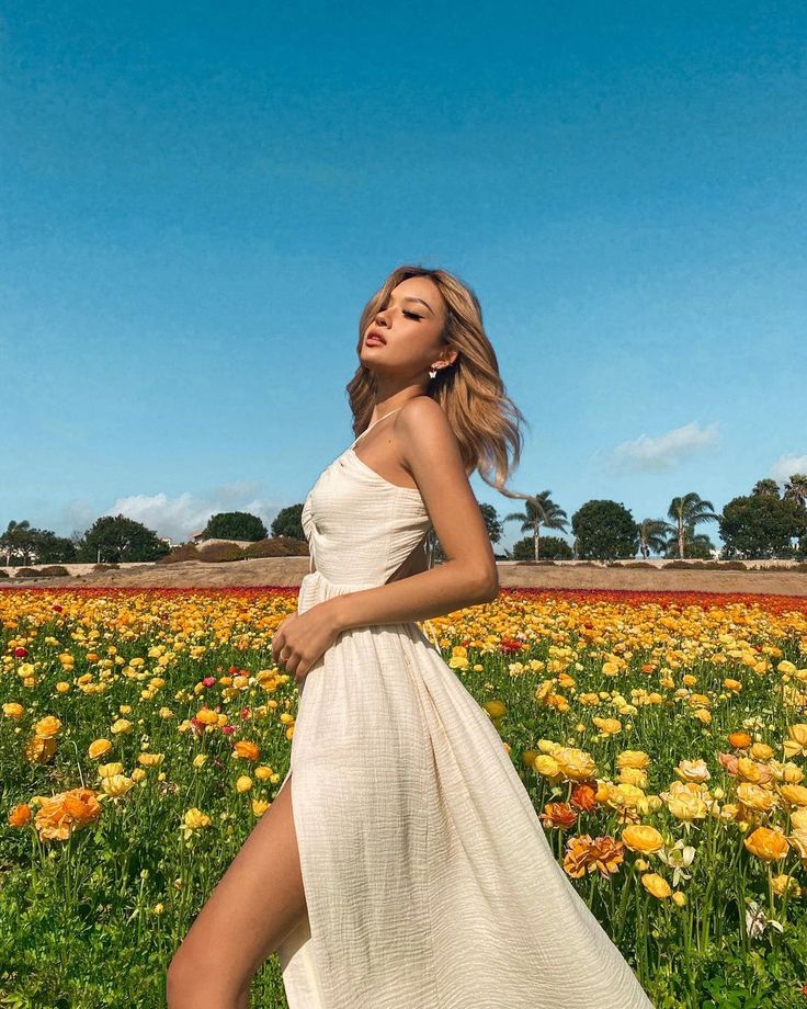 6 Hot Sexy Sangyay Chen Bikini Pics