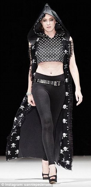 9 Hot Sexy Sannie Pedersen Bikini Pics