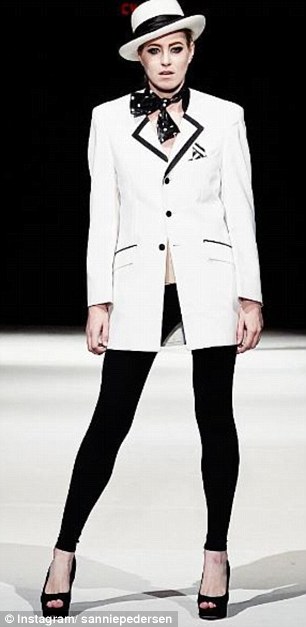 9 Hot Sexy Sannie Pedersen Bikini Pics