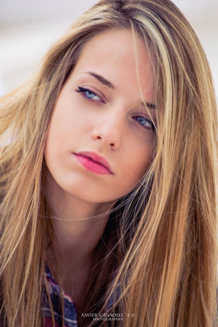 8 Hot Sexy Sara Domenech Bikini Pics