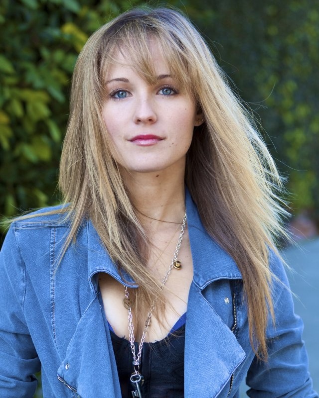 8 Hot Sexy Sara Fletcher Bikini Pics