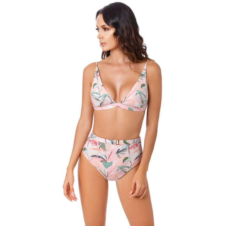 7 Hot Sexy Sara Guzo Bikini Pics