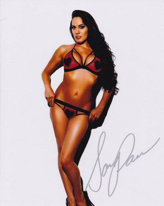 8 Hot Sexy Sarah Paul Bikini Pics