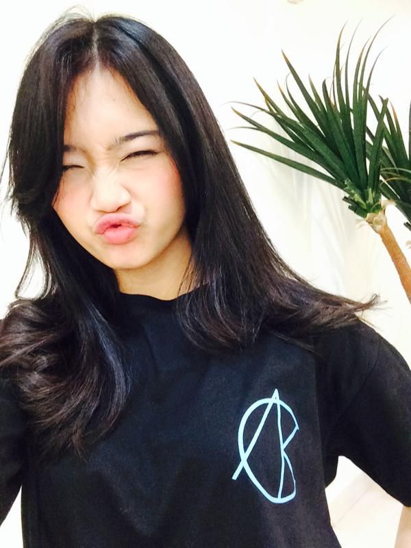 7 Hot Sexy Sendy Ariani Bikini Pics