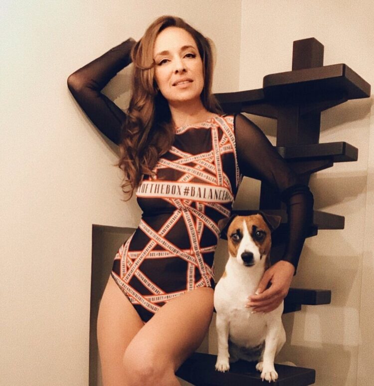 5 Hot Sexy Serafima Nizovskaya Bikini Pics