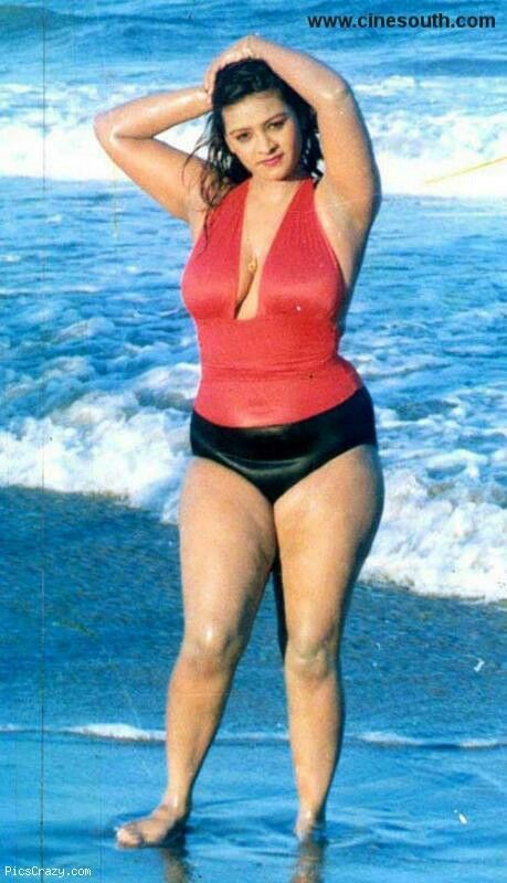 5 Hot Sexy Shakeela Bikini Pics