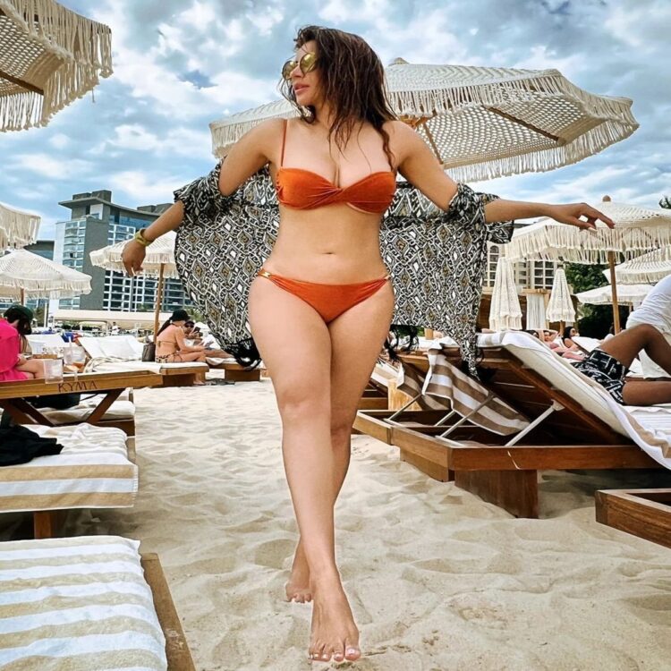 10 Hot Sexy Shama Sikander Bikini Pics