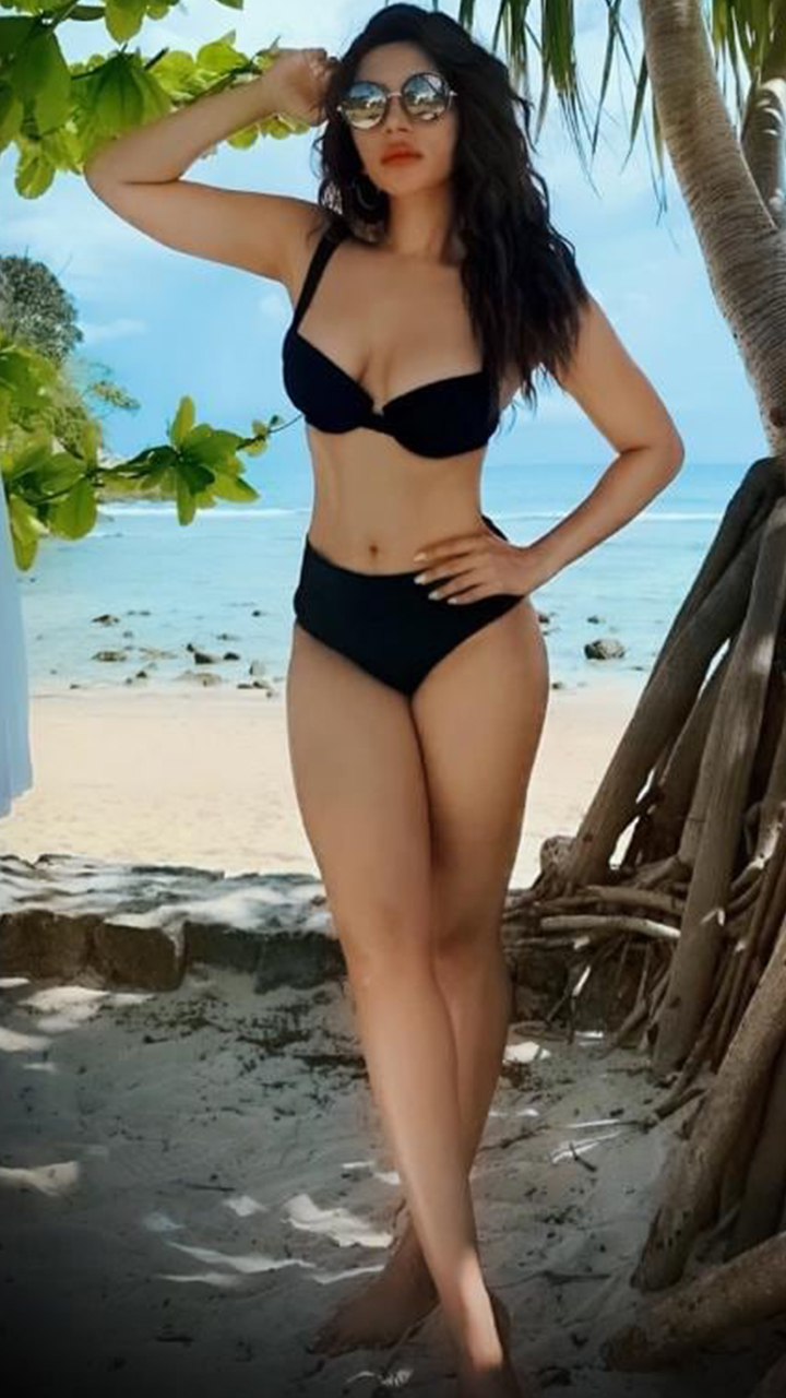 10 Hot Sexy Shama Sikander Bikini Pics