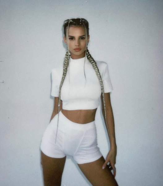 5 Hot Sexy Shamila Nazir Bikini Pics