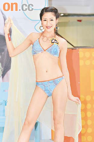 8 Hot Sexy Sharon Chan Man Chi Bikini Pics