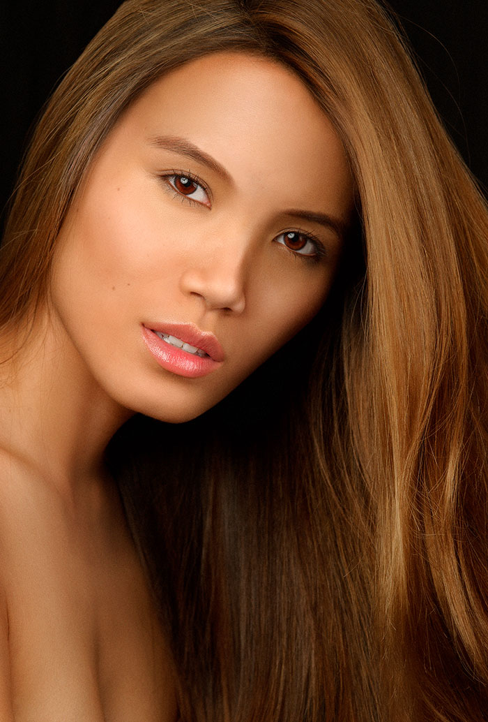 9 Hot Sexy Sharon Wu Bikini Pics