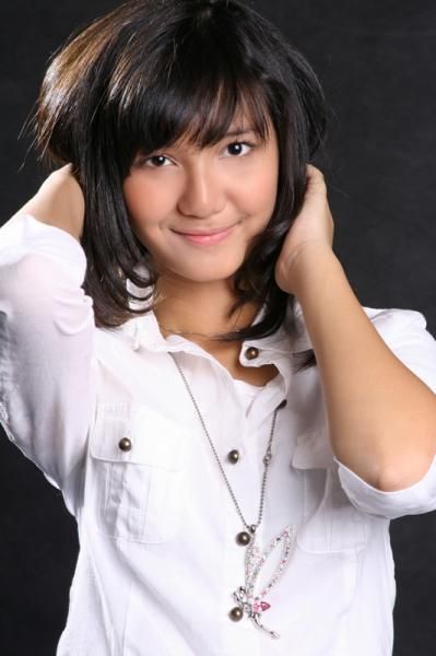 7 Hot Sexy Sheila Dara Aisha Bikini Pics