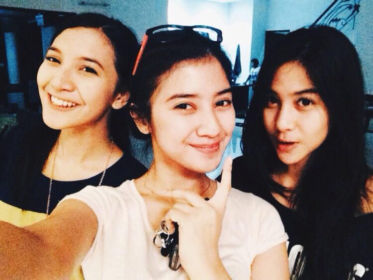 7 Hot Sexy Sheila Dara Aisha Bikini Pics