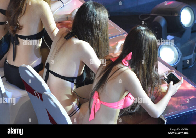 9 Hot Sexy Shen Yang Bikini Pics