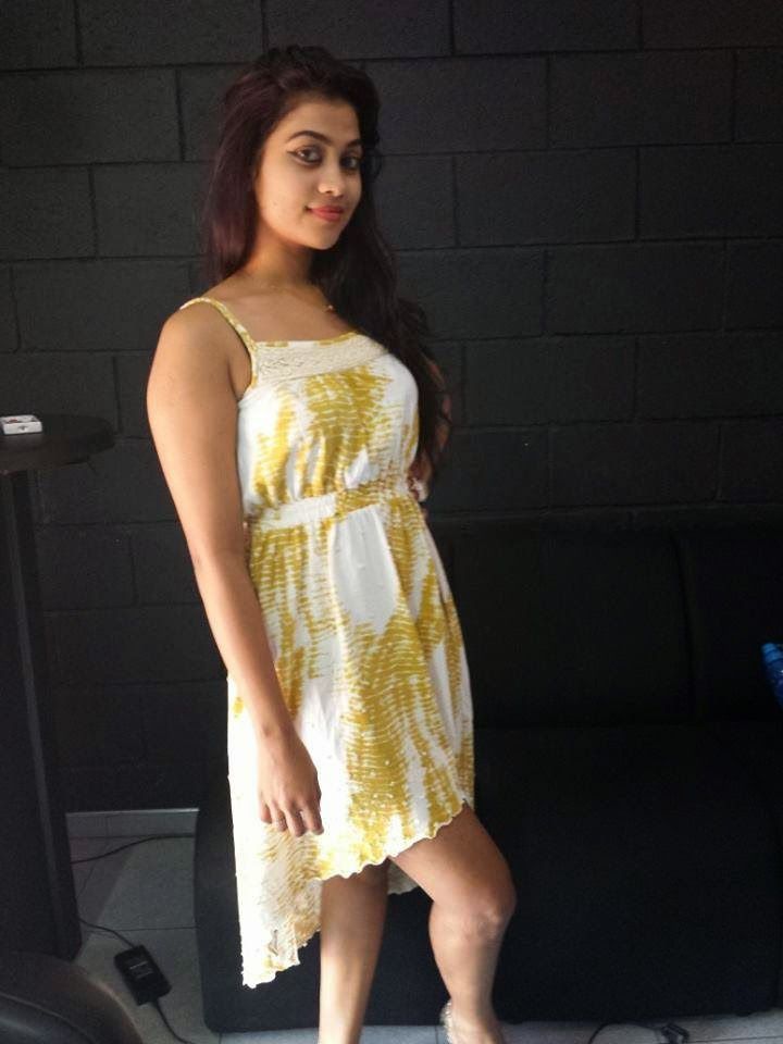 New Hot Sexy Sheril Romen Dekker Bikini Pics