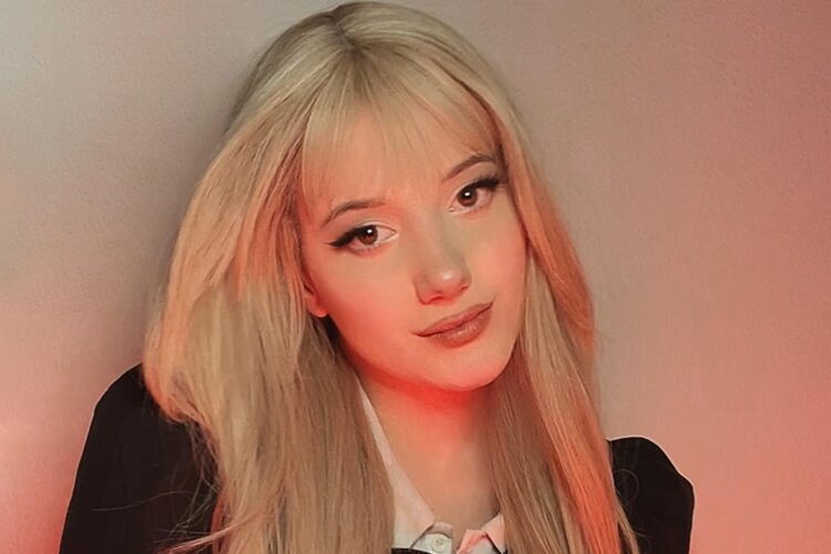 3 Hot Sexy shirashiraonthewall Bikini Pics