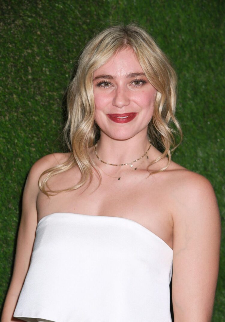 6 Hot Sexy Shoshana Bush Bikini Pics