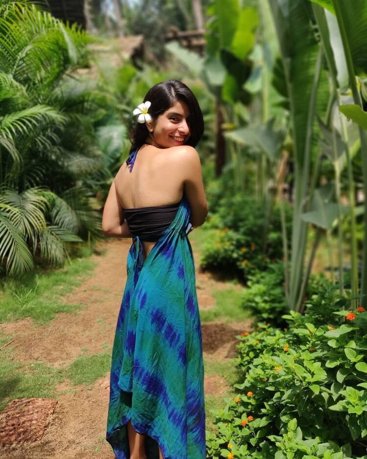 5 Hot Sexy Siddhi Mahajankatti Bikini Pics