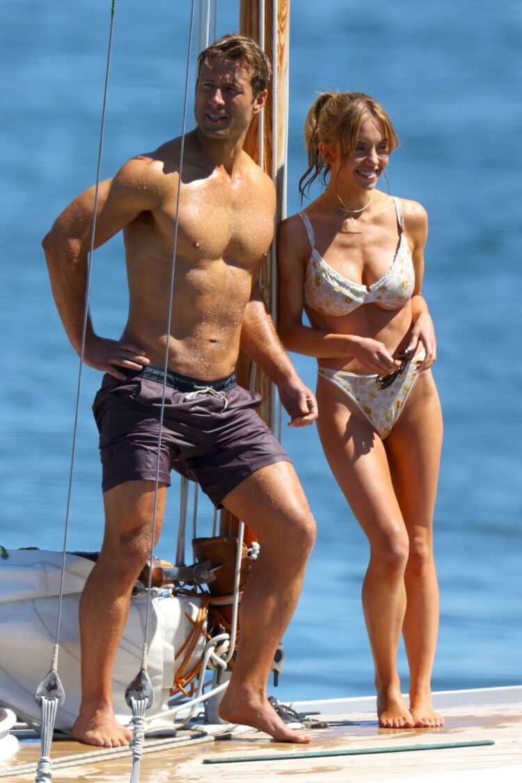 9 Hot Sexy Sidney Powell Bikini Pics