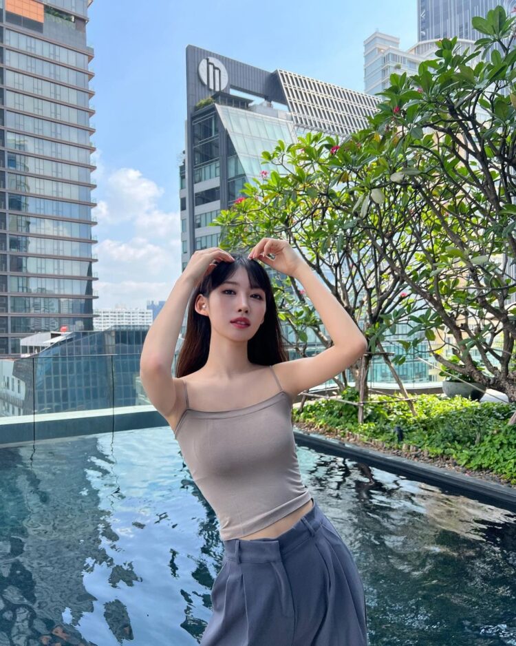 10 Hot Sexy Sihyeon Bikini Pics