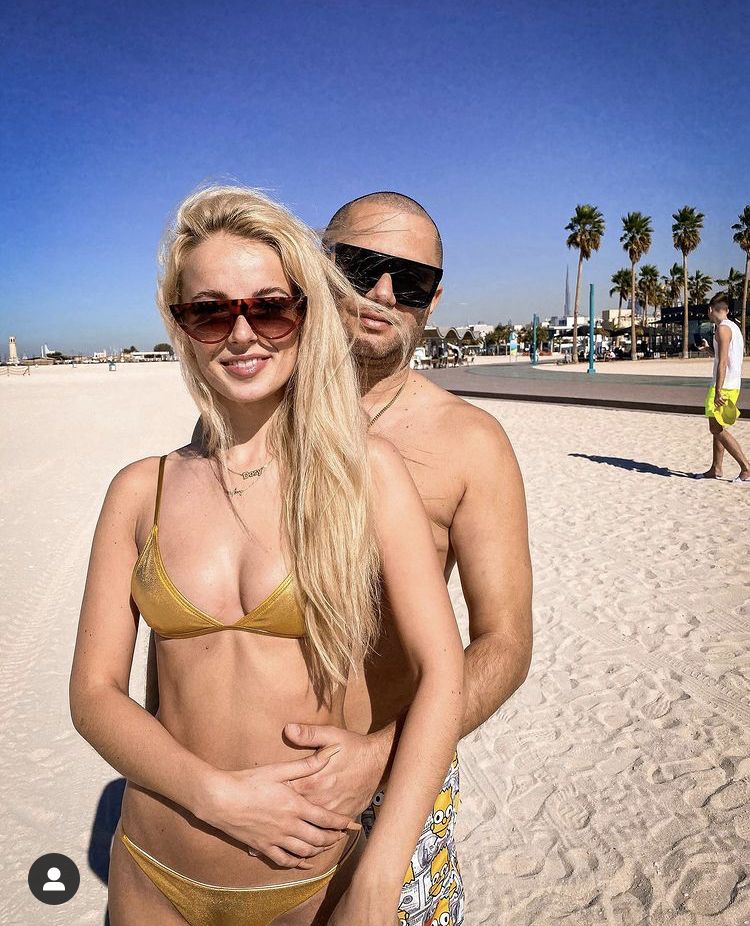 10 Hot Sexy SIMA Bikini Pics