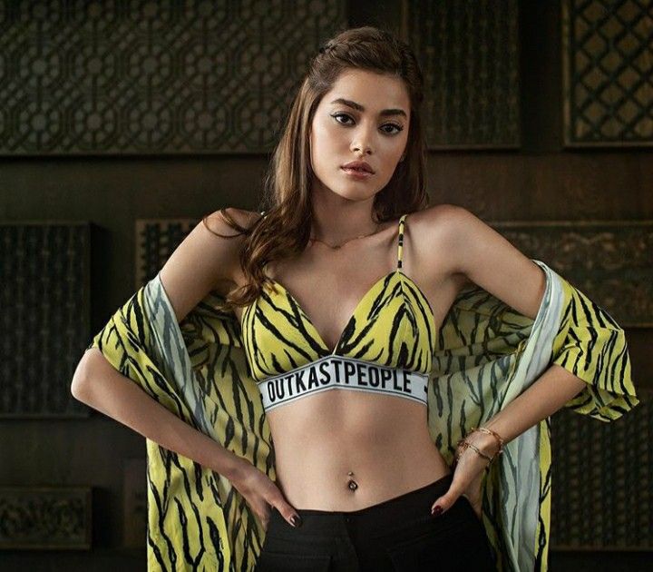 7 Hot Sexy Simay Barlas Bikini Pics