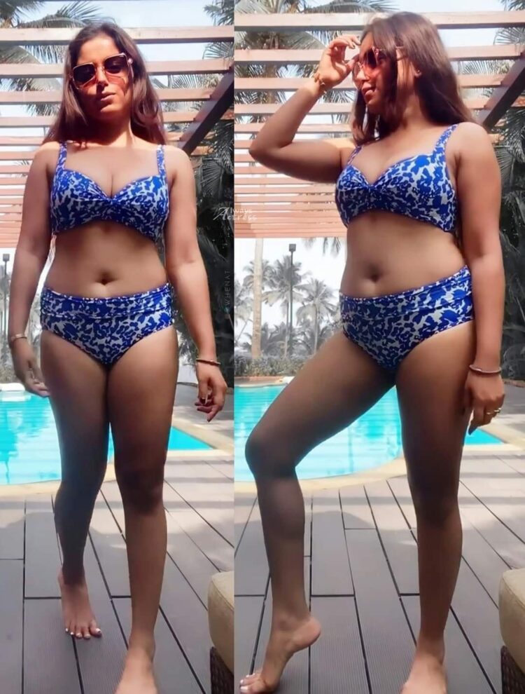 4 Hot Sexy Sneha Bikini Pics