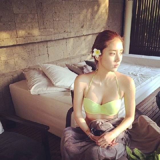 7 Hot Sexy Son Dam-bi Bikini Pics