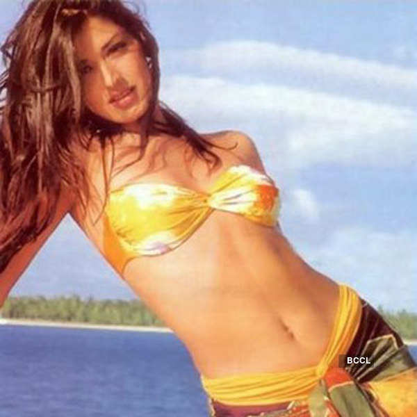 7 Hot Sexy Sonali Bendre Bikini Pics
