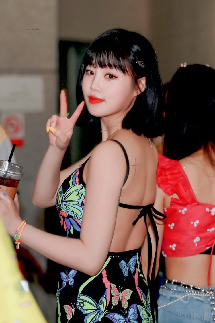 8 Hot Sexy Soojin Bikini Pics