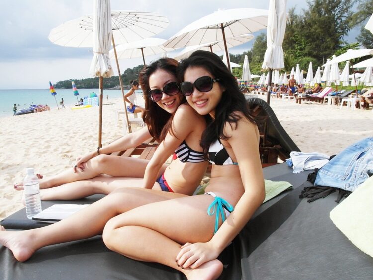 8 Hot Sexy Sophia Chong Bikini Pics