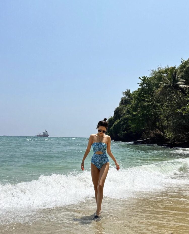 6 Hot Sexy Soyeon Kim Bikini Pics