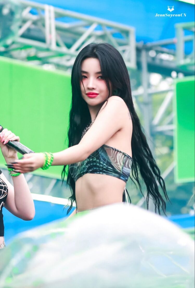 6 Hot Sexy Soyeon Kim Bikini Pics