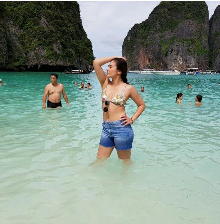 10 Hot Sexy Sri Wulandari Guritno Bikini Pics