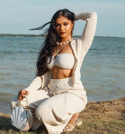 10 Hot Sexy Sruthi Jayadevan Bikini Pics